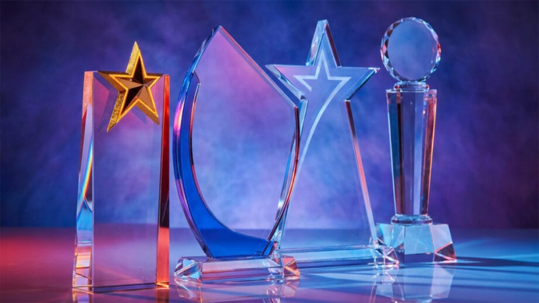 Key Tips For Personalizing Acrylic Awards For Your Team